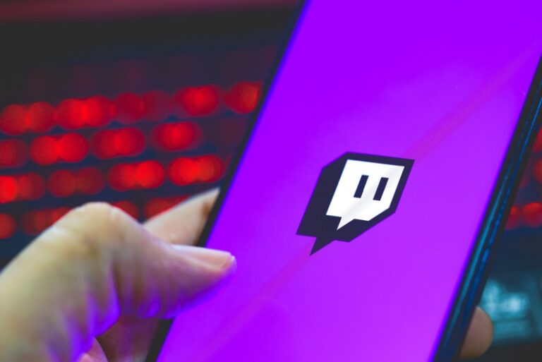 xQc Mulls Testing Twitch Gambling Ban With Stake Banner Loophole