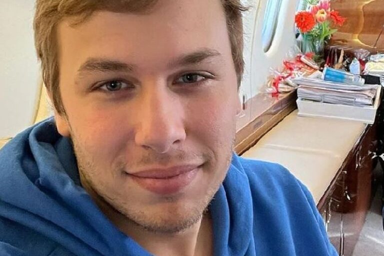 Xposed Fans Console Streamer Who Claims He’s “F*cked” After Losses